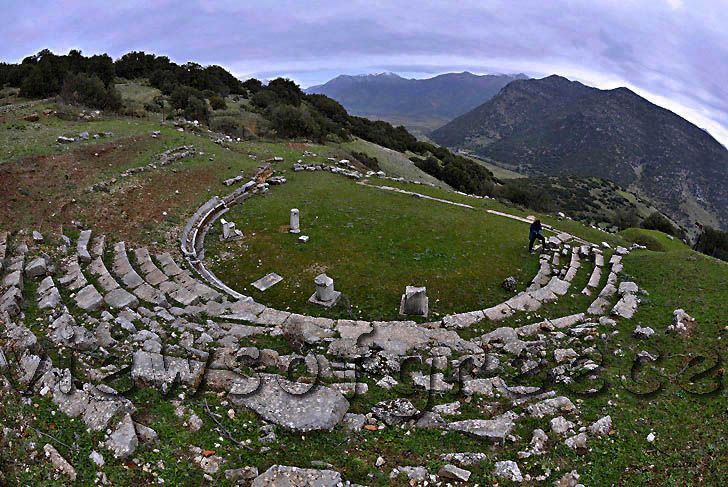 Παγκόσμια Ημέρα Μνημείων και Τοποθεσιών. Το αρχαίο θέατρο του Ορχομενού ...
